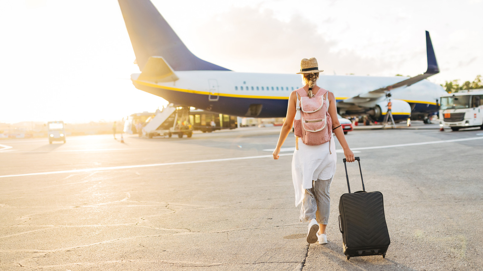 10 Stylish Outfits Women Over 40 Can Wear To The Airport