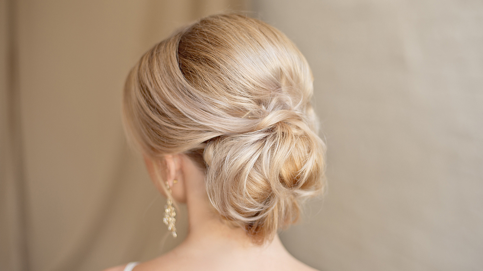 24 Romantic Bridal Updos & Wedding Hairstyles