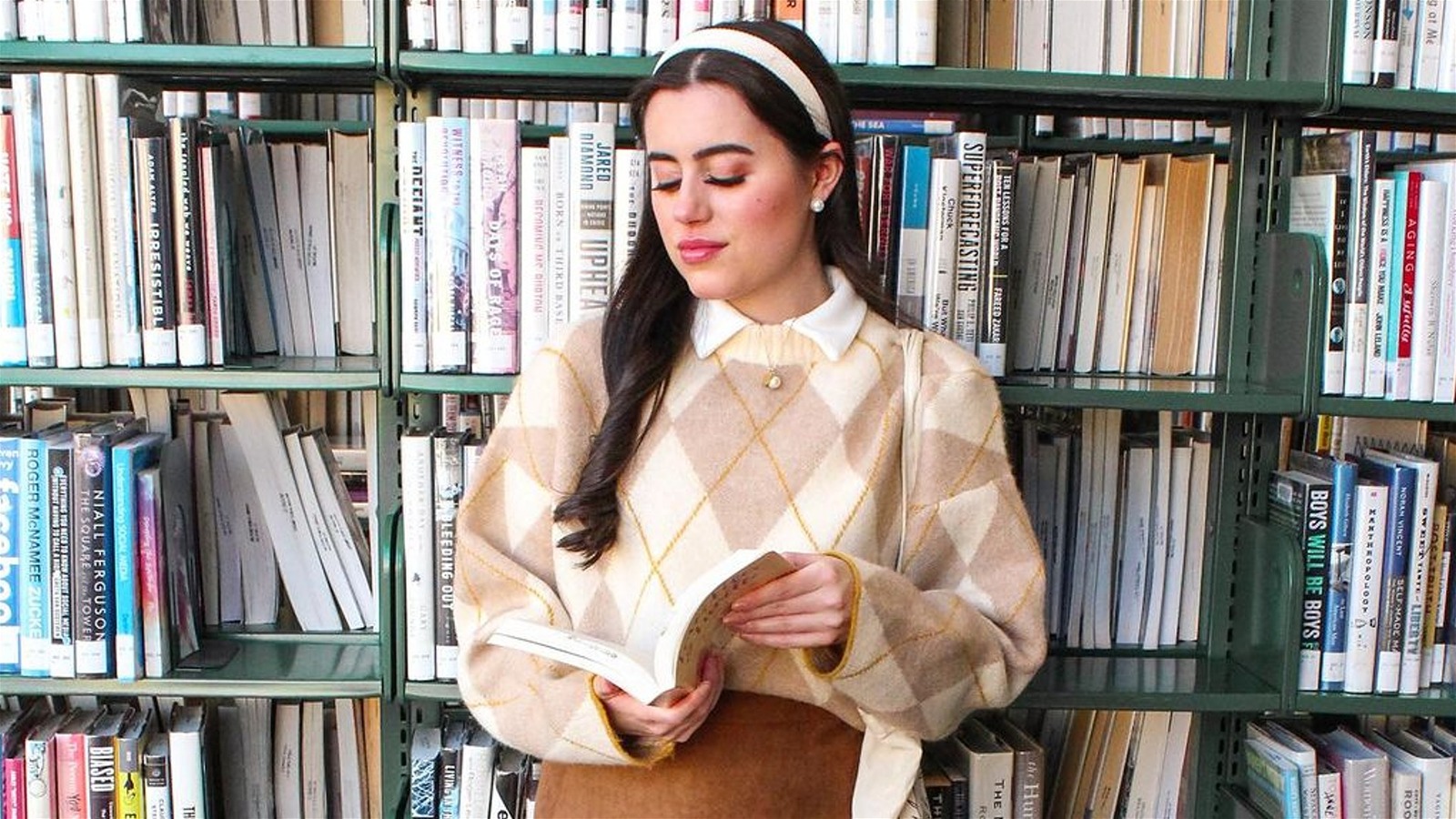 25 Headband Hairstyle Ideas For The Perfect Preppy Look