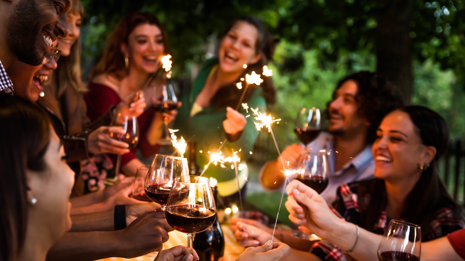 5 Tips For Owning It As The Only Single Person In Your Friend Group