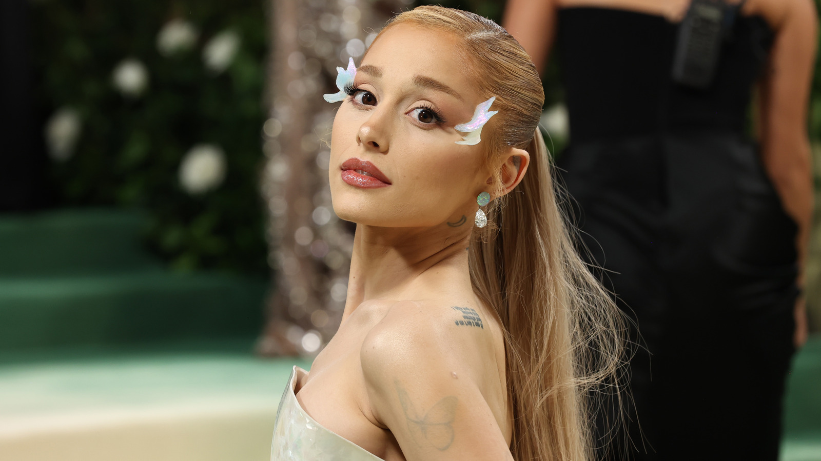 Ariana grande wig store