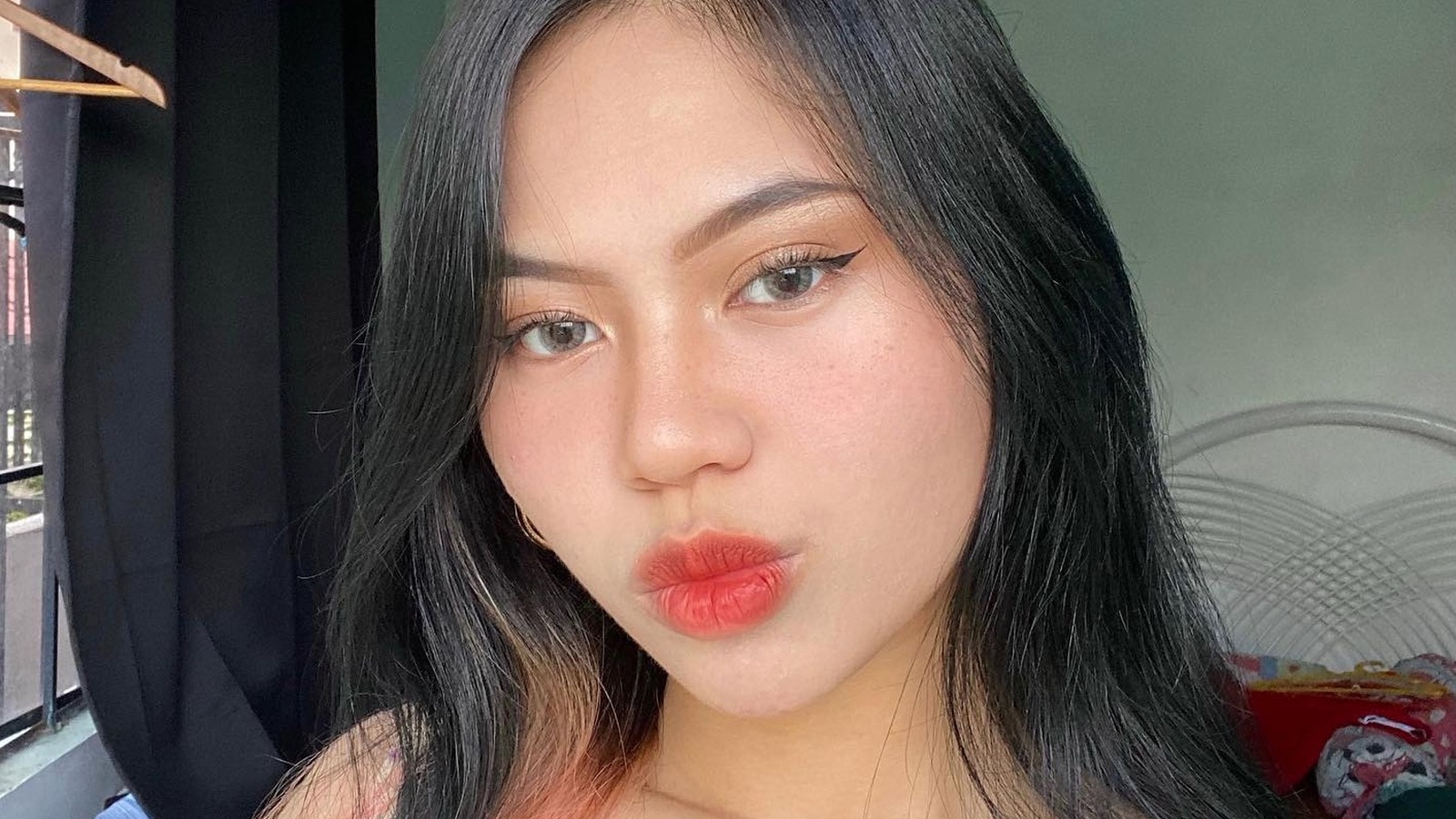 Blurred Lip Looks Are The Grungiest Makeup Trend Of Summer 2024