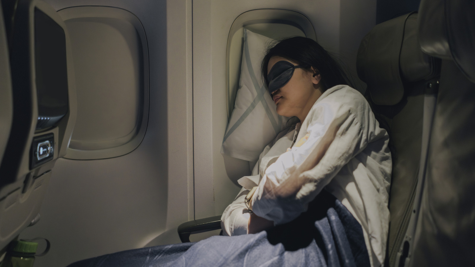 Do Sleep Masks Actually Work? We Asked An Expert
