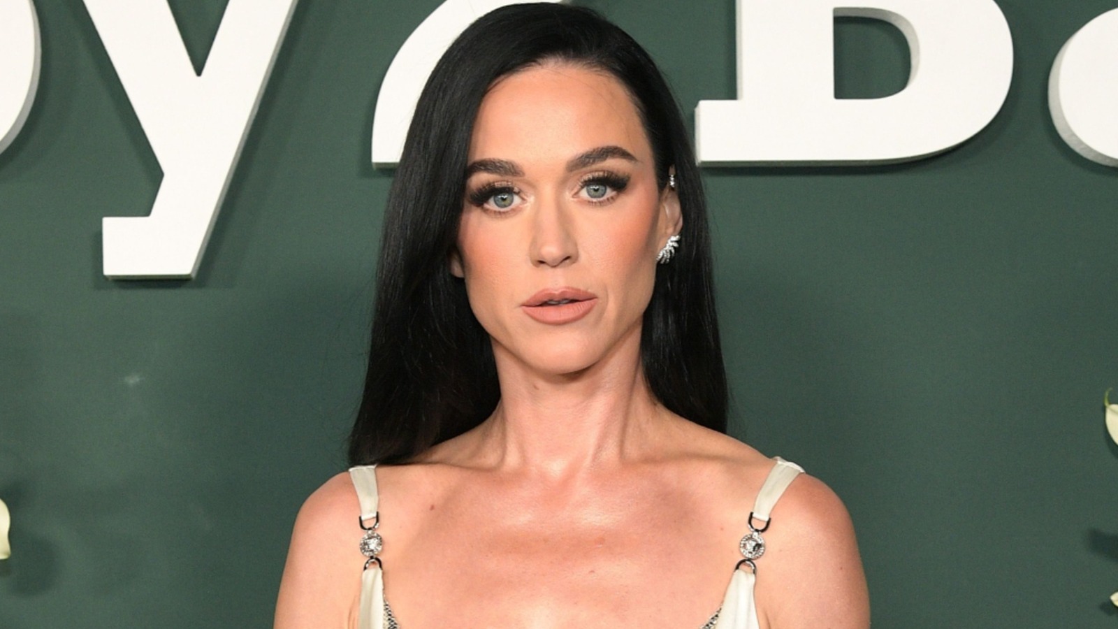 Does Katy Perry Wear Wigs? The Secret Behind Her Ever-Changing Hair