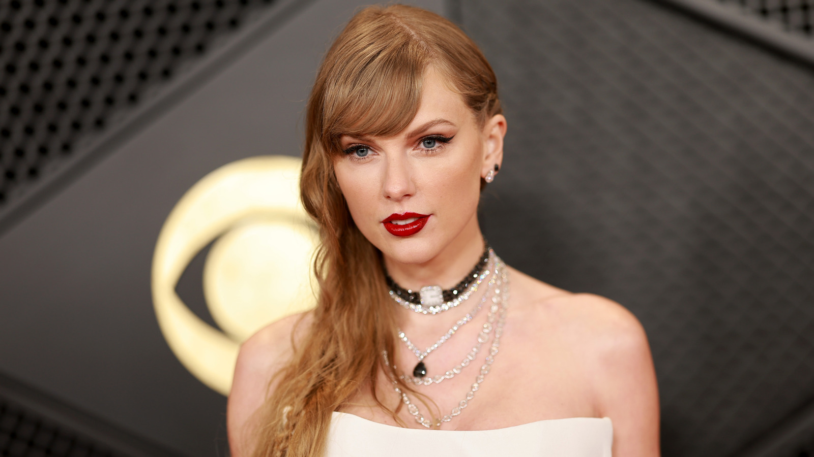 Get Into Your Tortured Poets Era By Reading The Books Taylor Swift Has ...