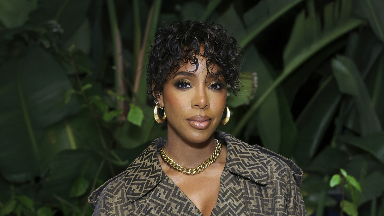 How To Create Shadow And Dimension On A Narrow Face