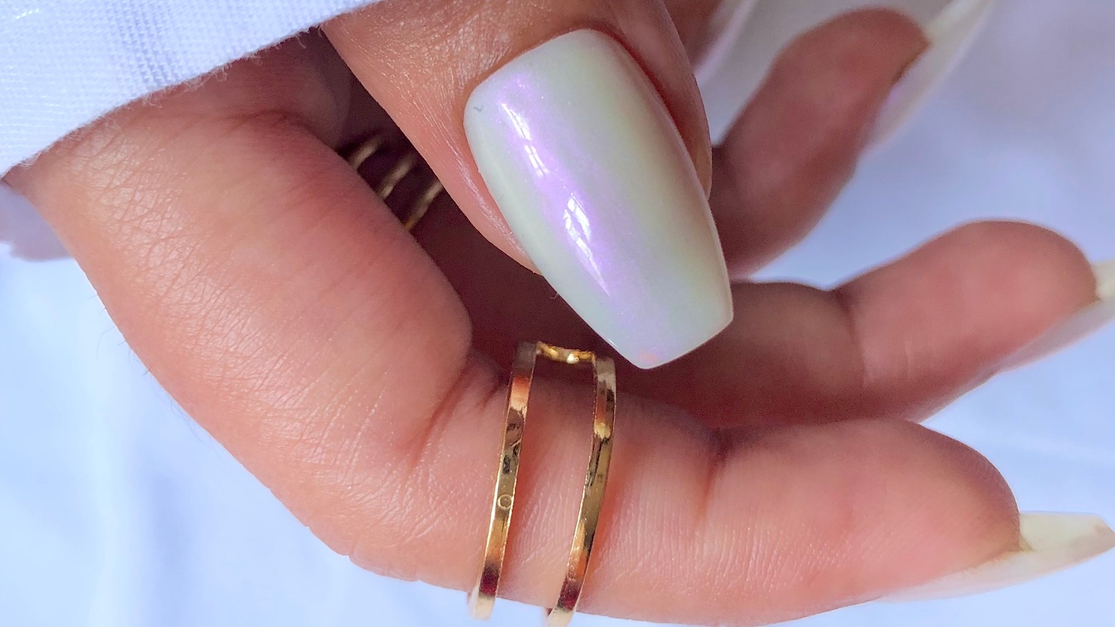 How To Use Chrome Powder For The Ultimate Glazed Donut Manicure