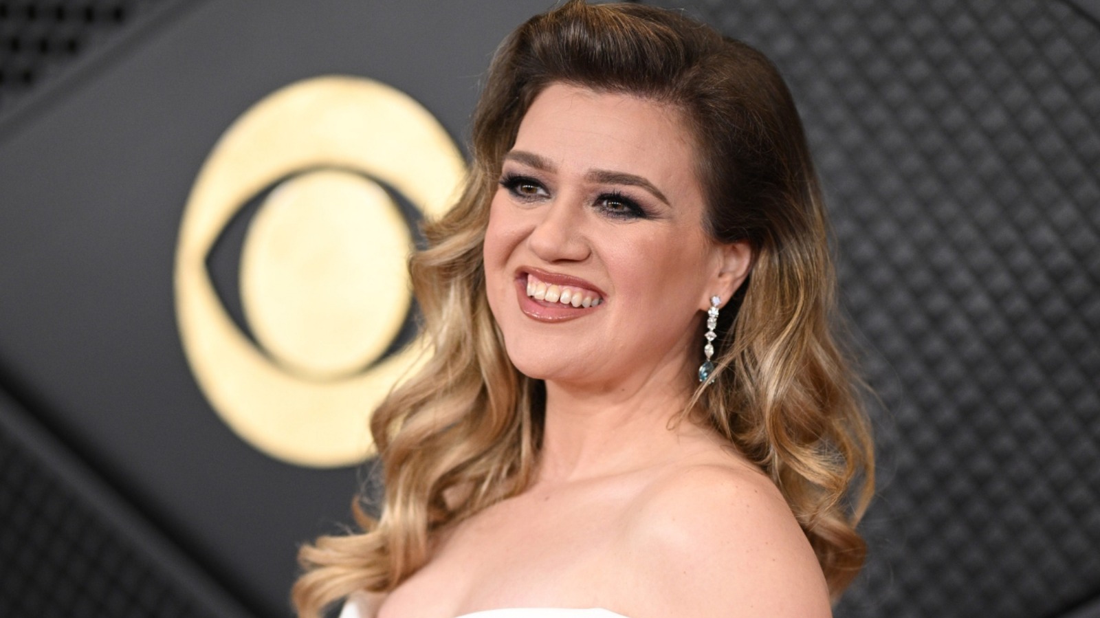 Kelly Clarkson's Stunning Hair Transformation
