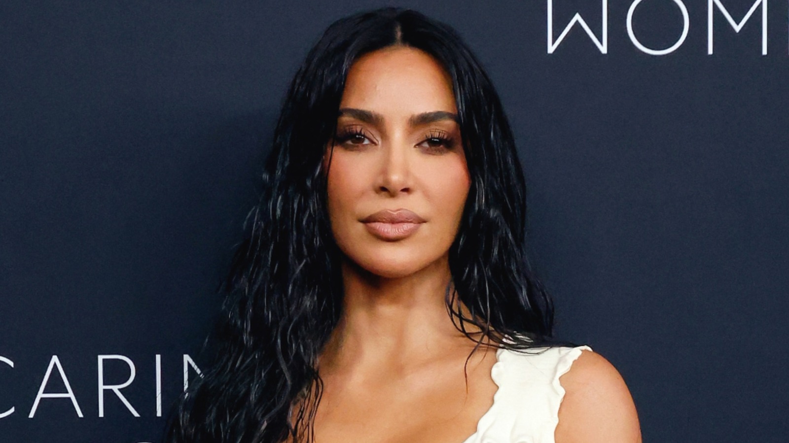Kim Kardashian Is Nearly Unrecognizable Without Hair Extensions