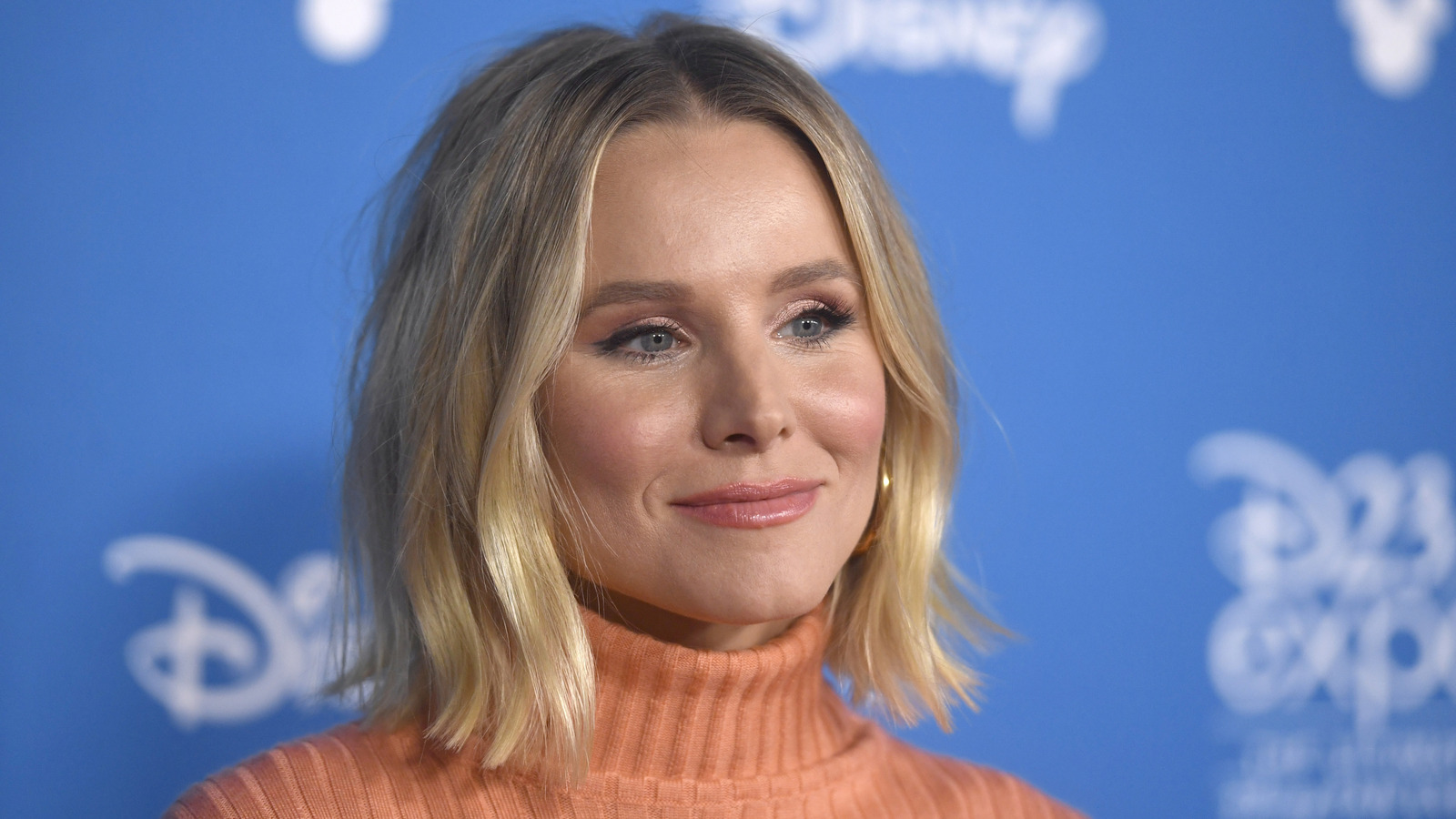 Kristen Bell's Natural Hair Color Is Made For The Beach