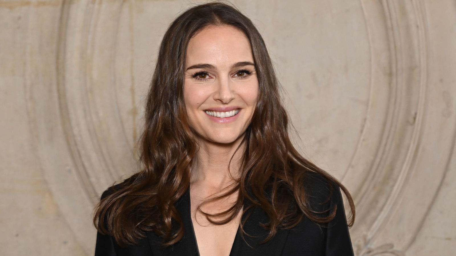 Natalie Portman's Favorite Books Prove She's One Of The Smartest People ...