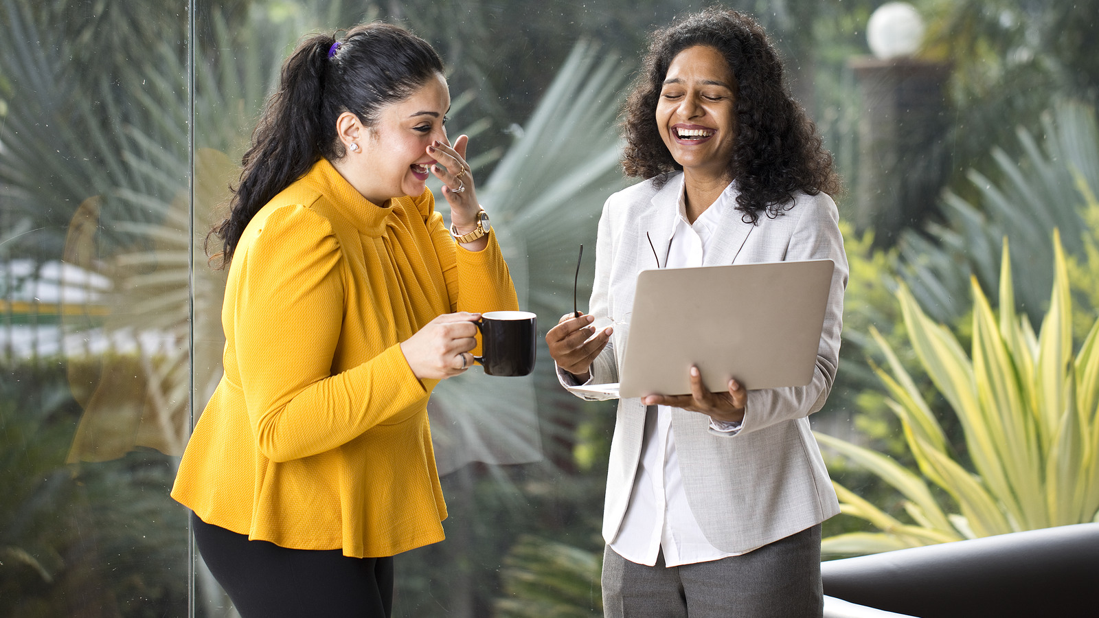 Our Best Tips For Dealing With Your Workplace BFF Moving On To A New Job