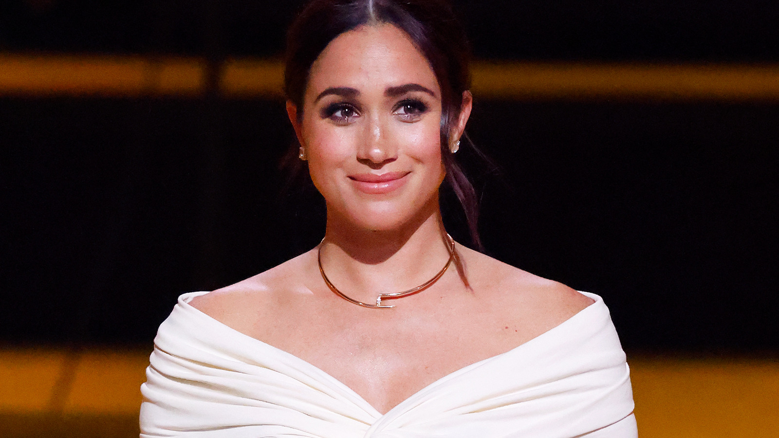 Our Best Tips For Recreating The Celeb-Approved Off-The-Shoulder Top Trend