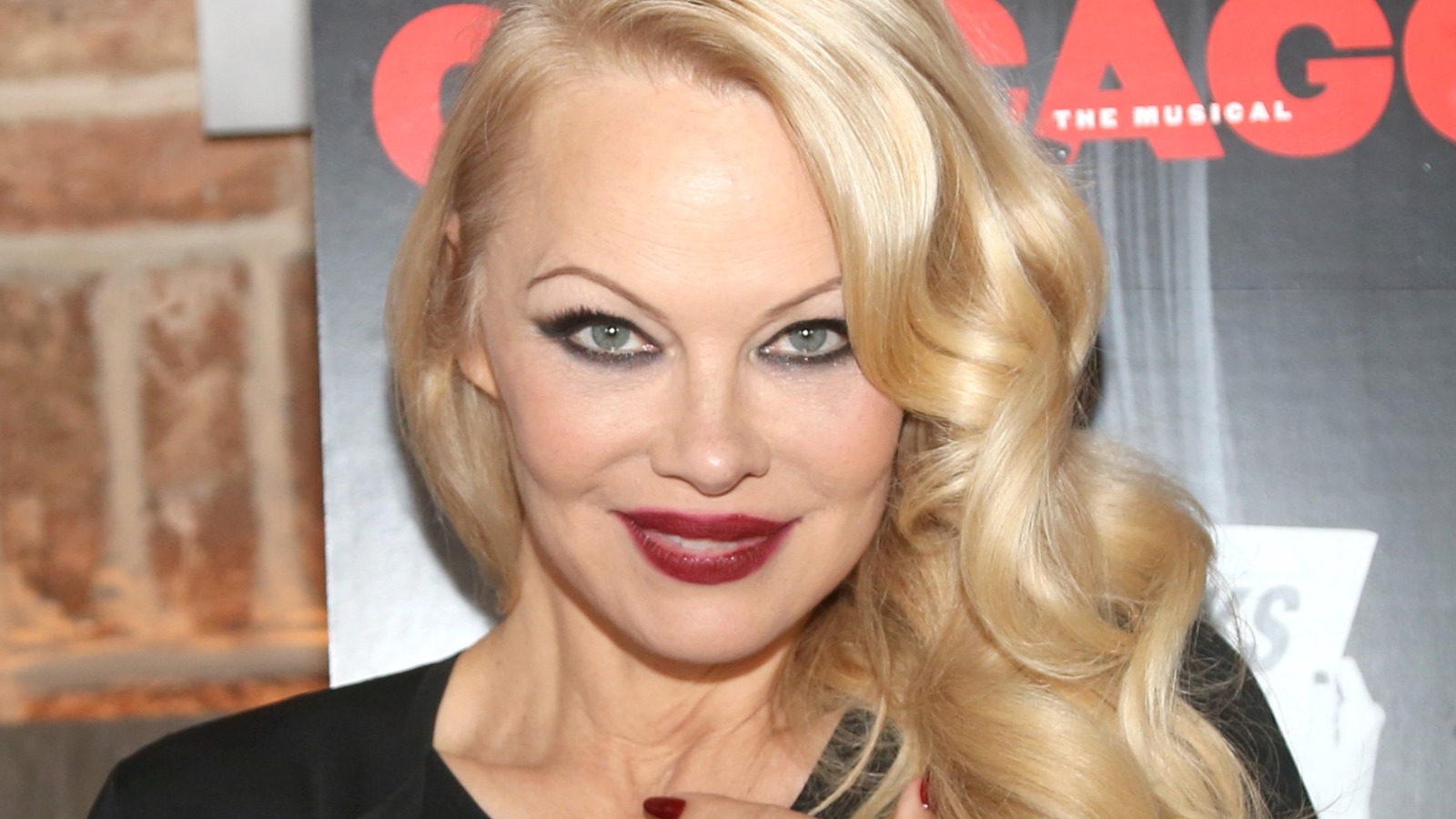 Pamela Anderson Is Still Gorgeous Going Makeup Free