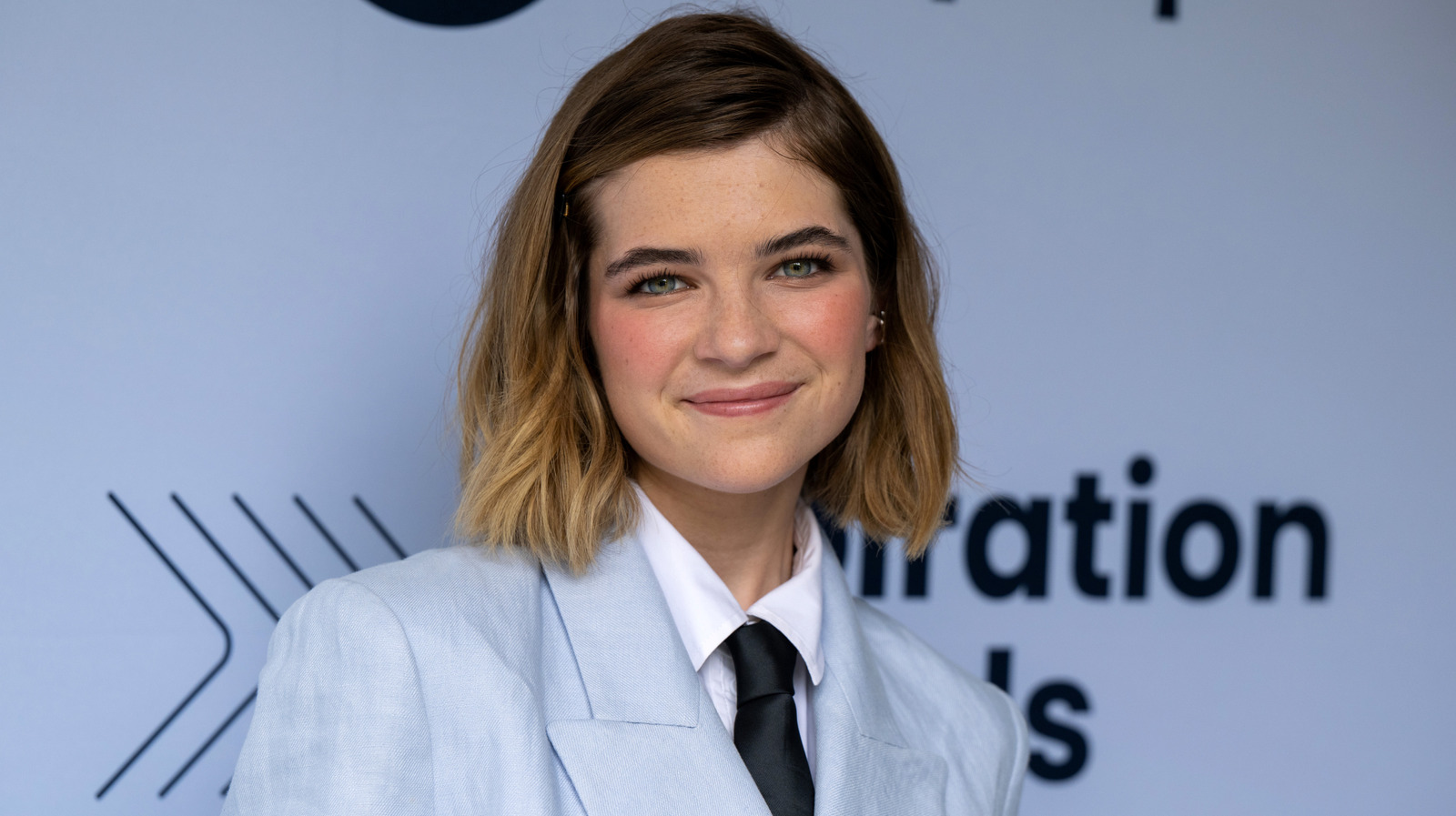 Raegan Revord's Favorite Read Is A Celeb Book Club-Approved Fantasy ...