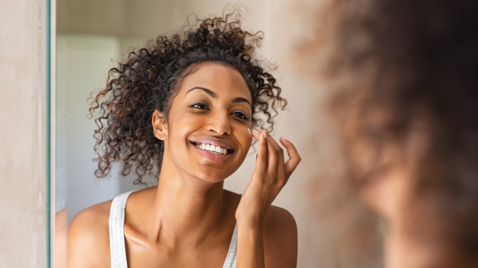 Sunscreen Layering Is The Internet Hack We Can Get Behind (Your Skin ...