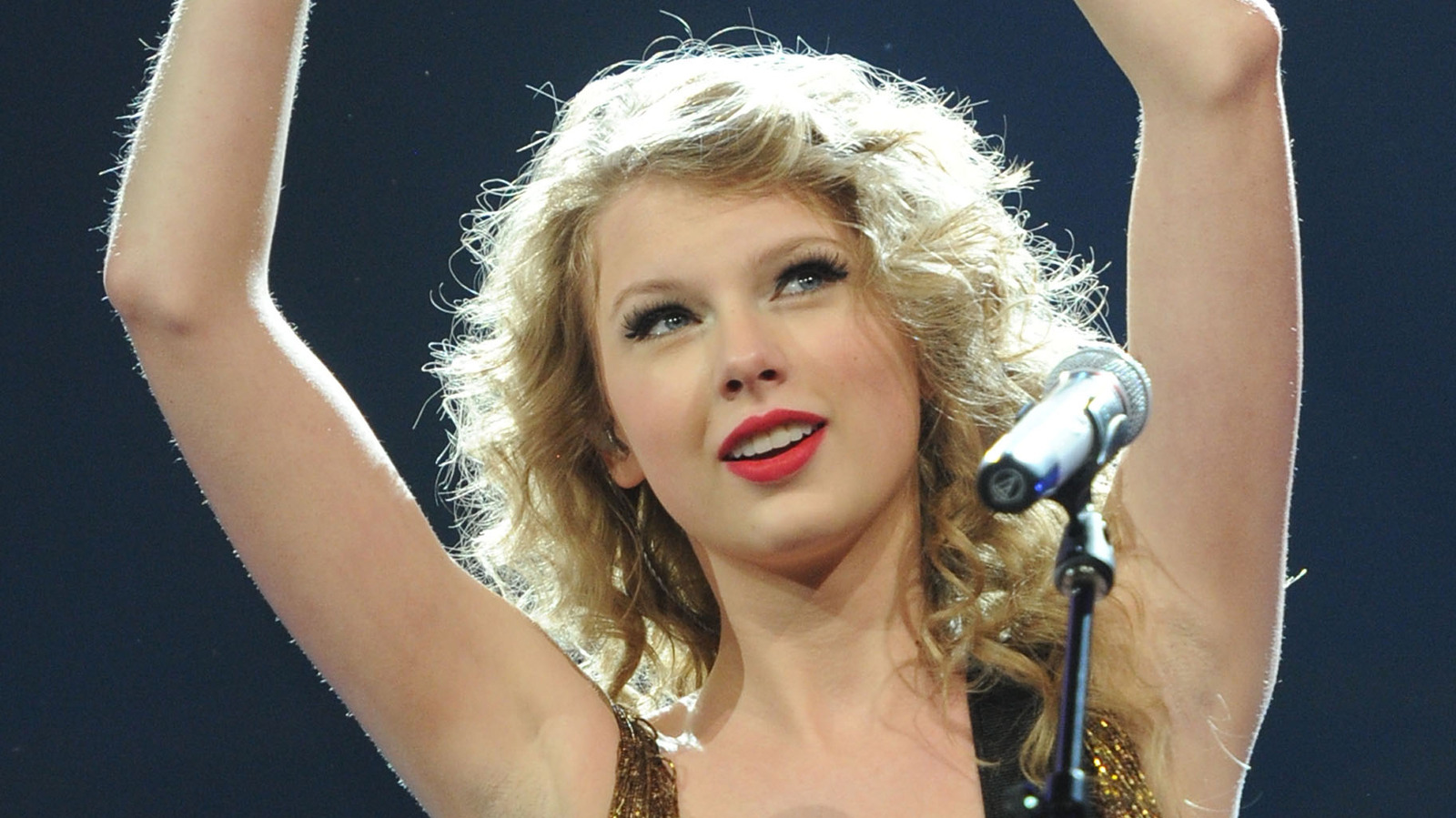 Taylor Swift's Most Iconic Moments Rocking Her Naturally Curly Hair