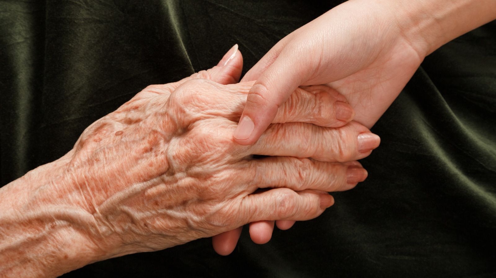 The Bad Habit That's Making Your Hands Age Faster