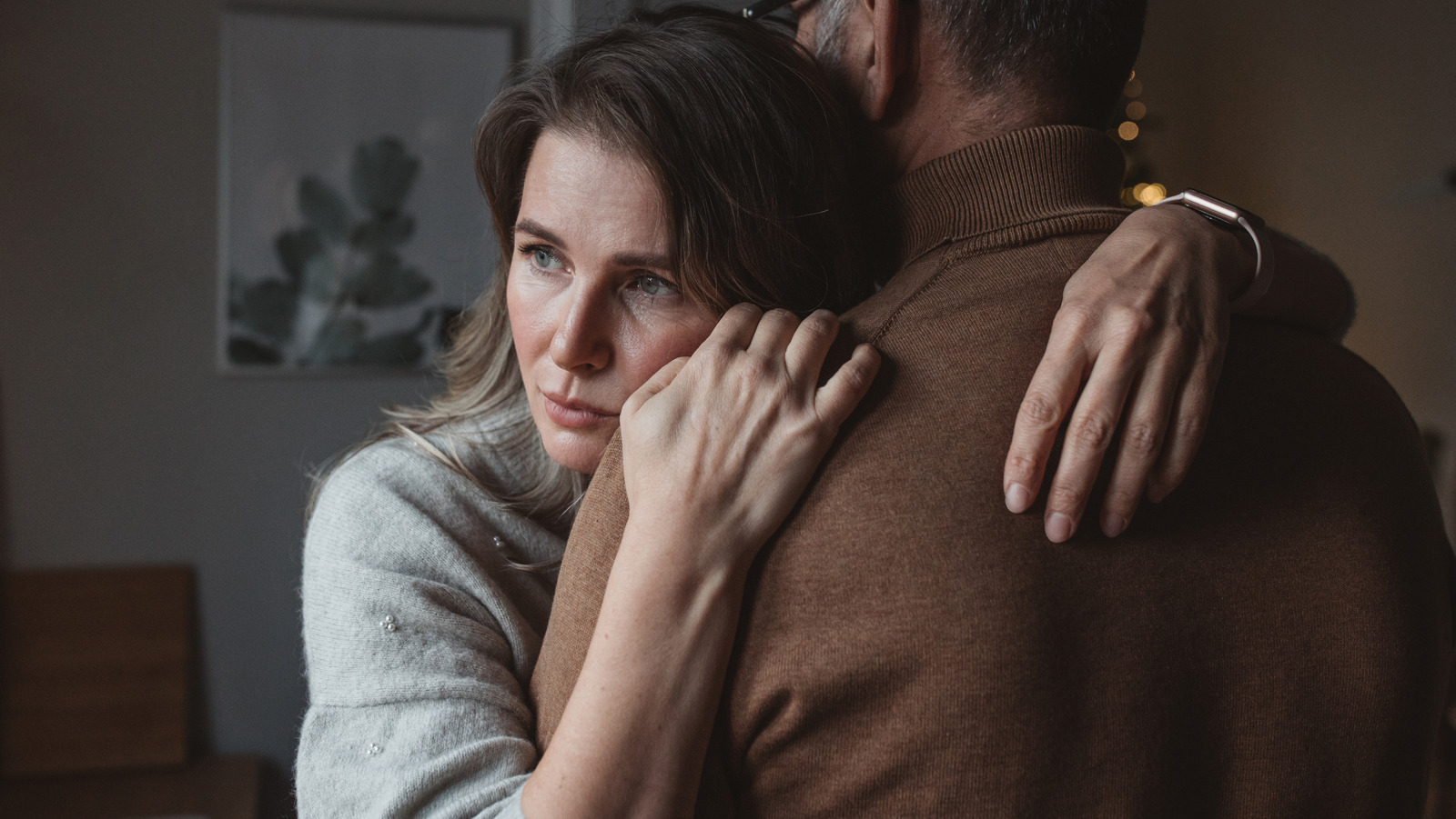 Your Guide To Pocketing, One Of The Most Annoying Dating Trends